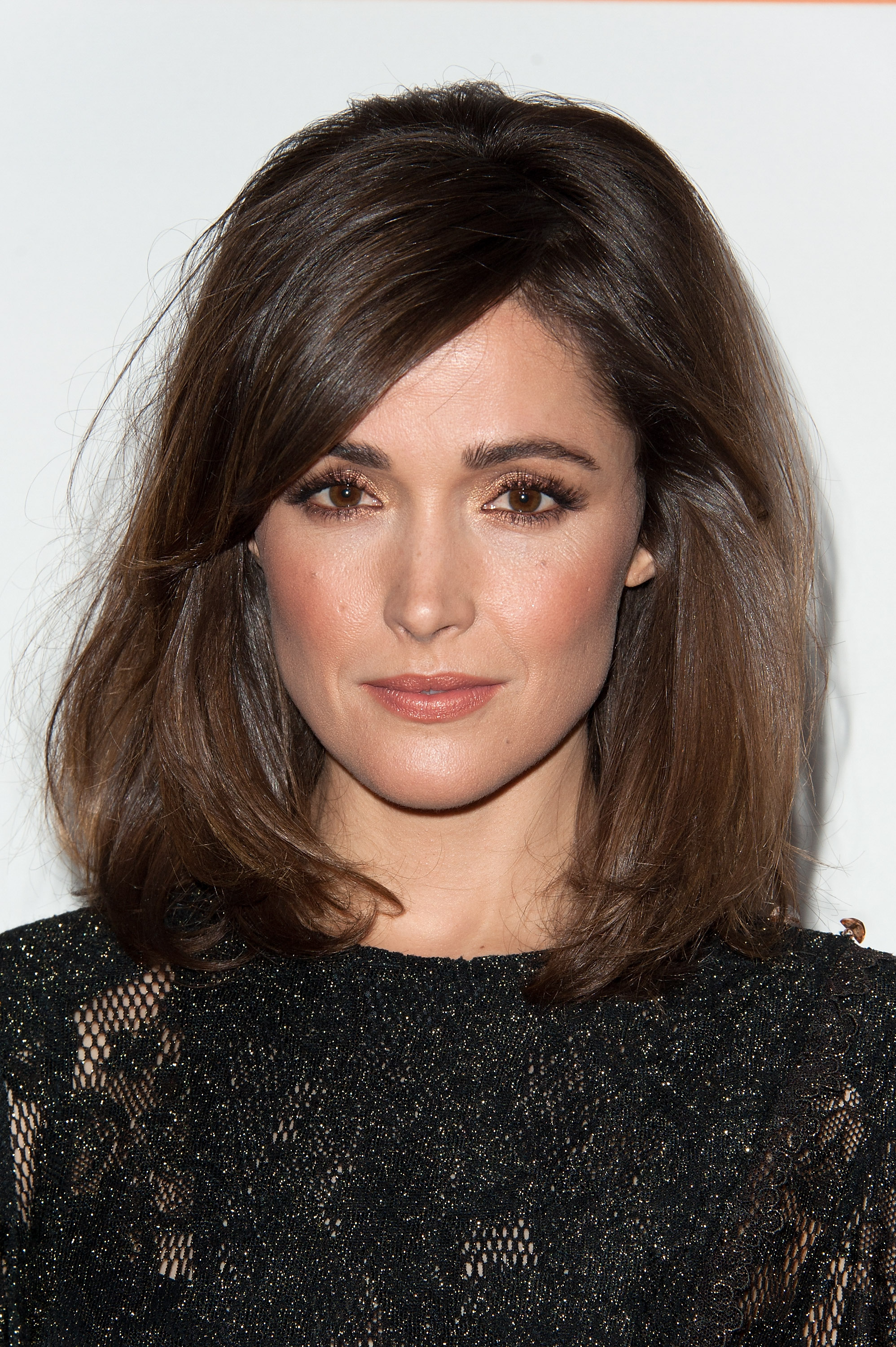 Makeup Artist Hung Vanngo Makes Rose Byrne Shine On Red Carpet With CK ...