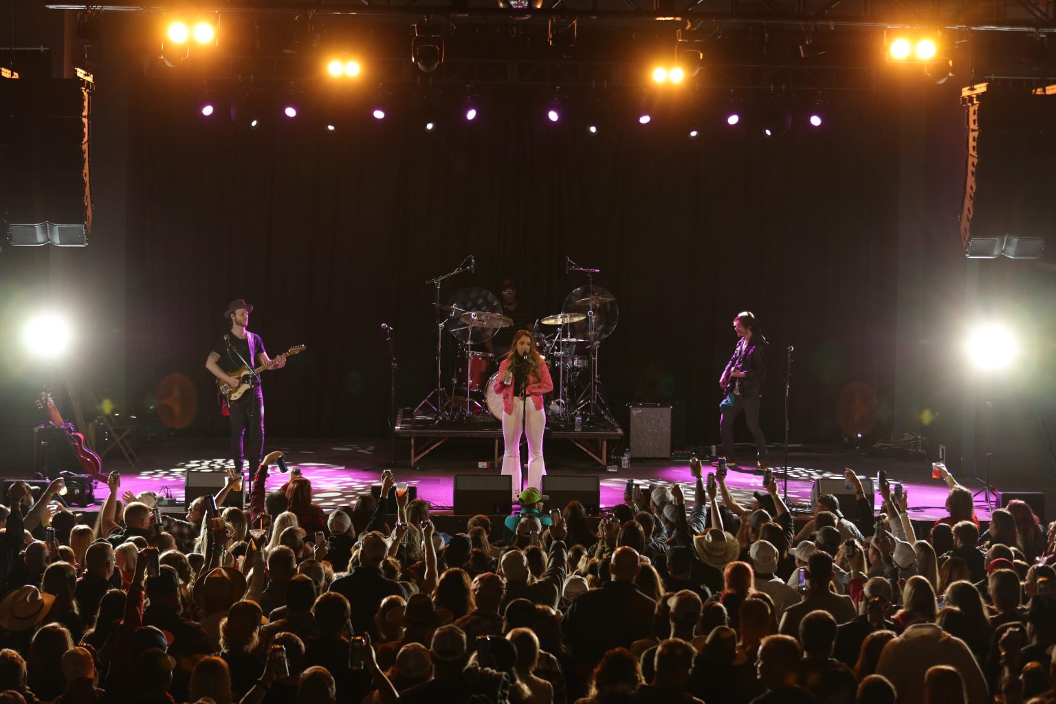 Alexandra Kay Joins Tour With Tim McGraw, Tracy Lawrence & Clay Walker ...