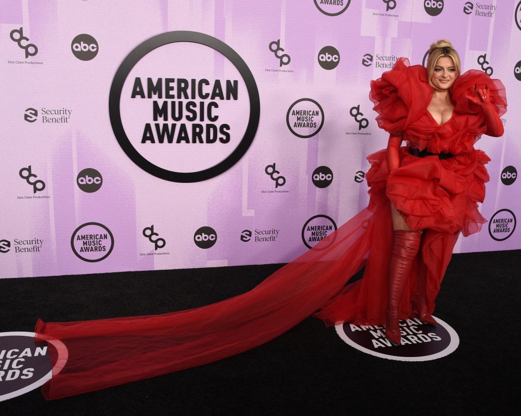 Machine Gun Kelly Gets Spiky At American Music Awards | LATF USA NEWS