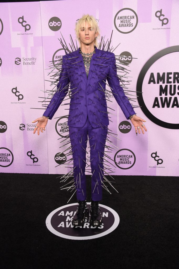 Machine Gun Kelly Gets Spiky At American Music Awards | LATF USA NEWS
