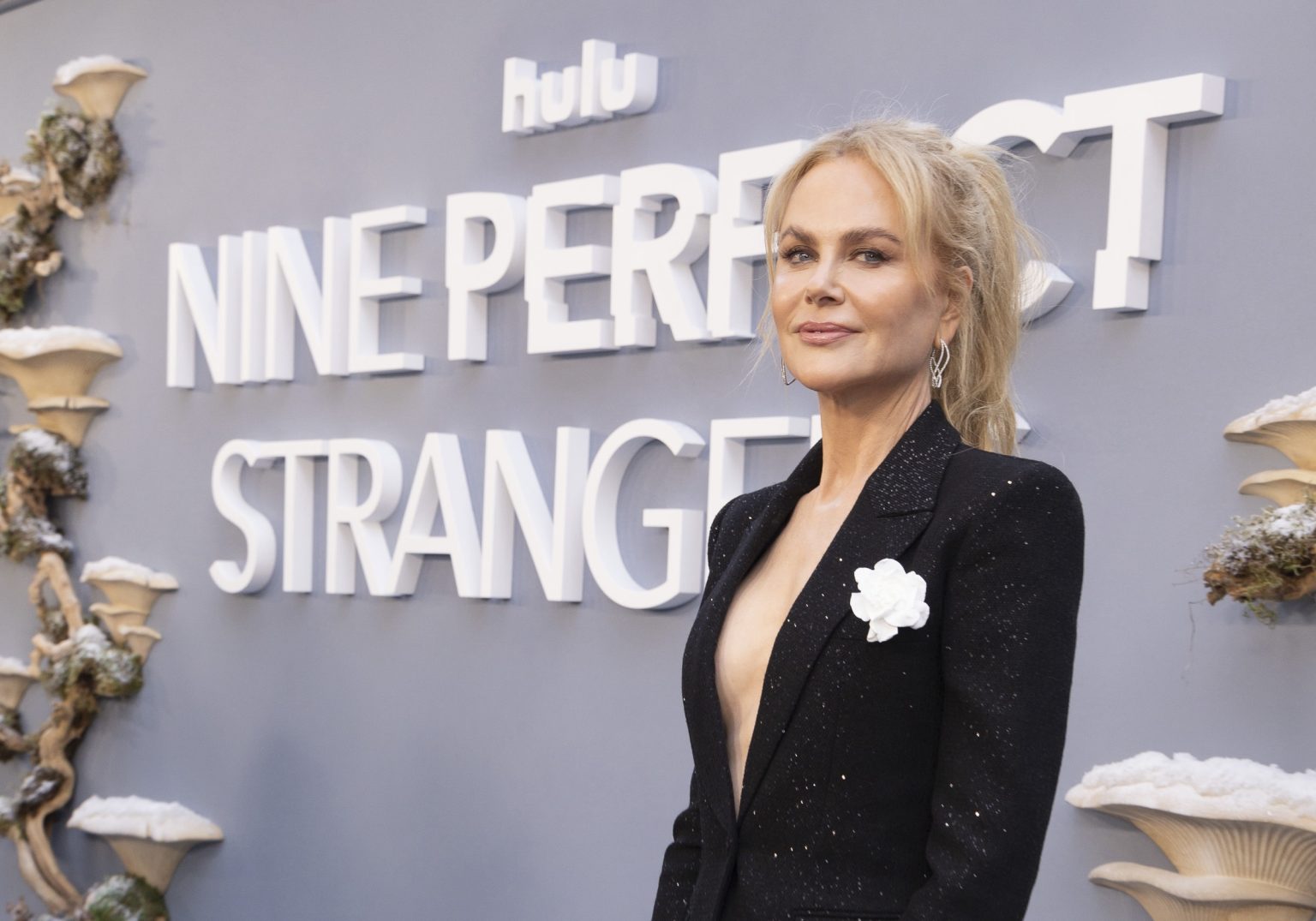 Nicole Kidman, Henry Golding and Cast At Nine Perfect Strangers ...